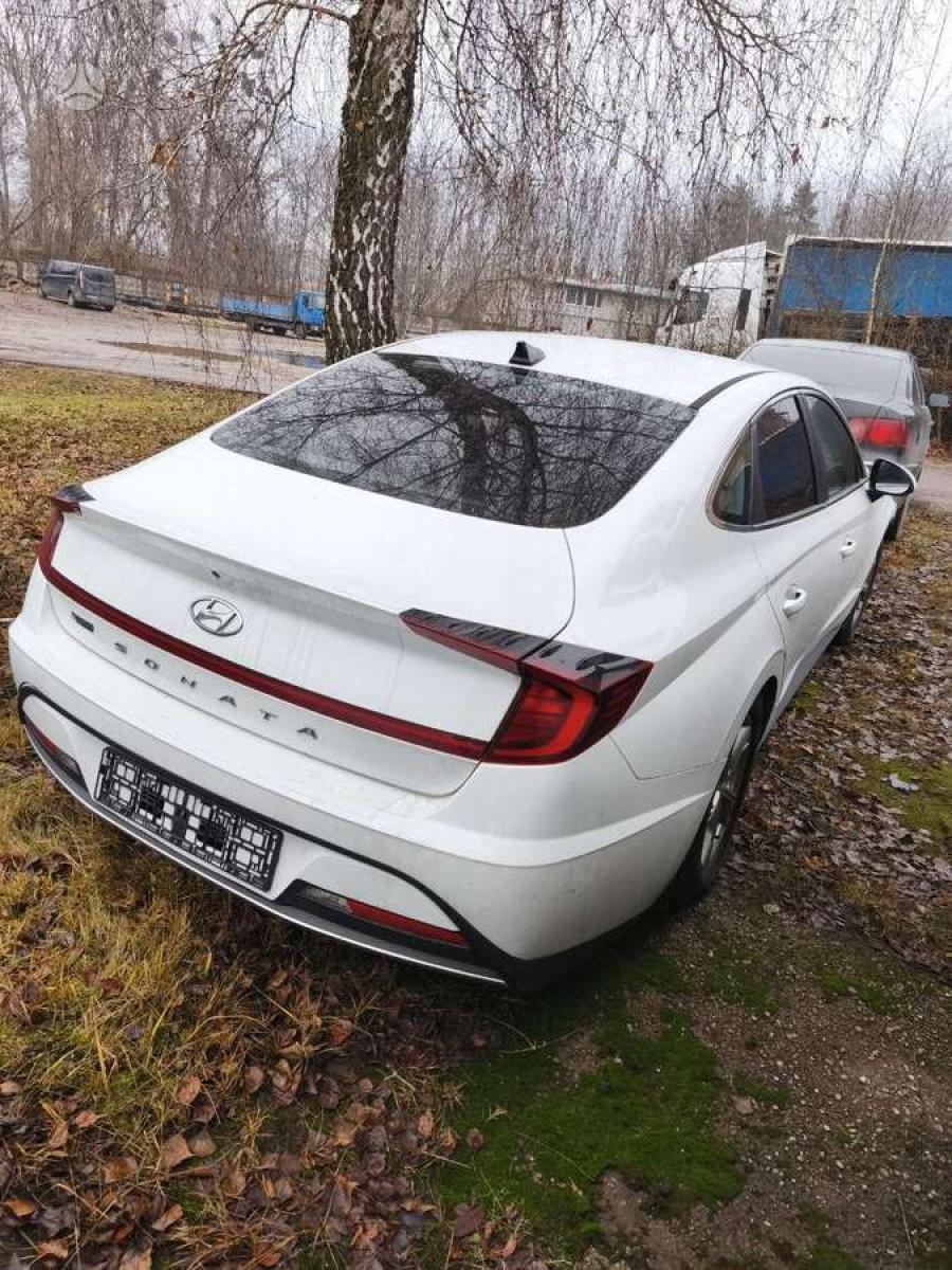 White Hyundai Sonata 2021 in Kaunas, with an engine capacity of 2.50 L and mileage of 166 thousand km for 4999 €, photo 5 on AUTOMOTO.COM.LV