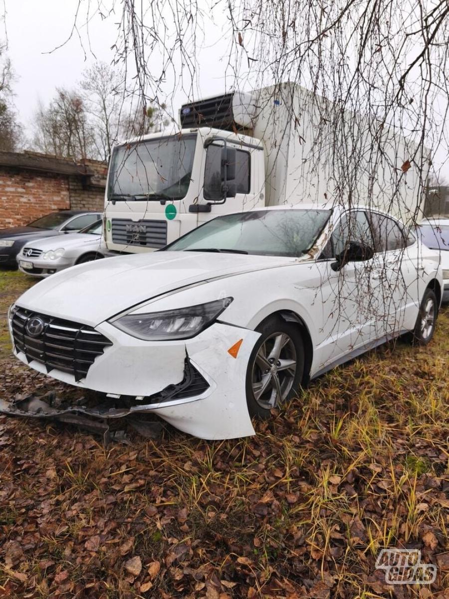 White Hyundai Sonata 2021 in Kaunas, with an engine capacity of 2.50 L and mileage of 141 thousand km for 4700 €, photo 3 on AUTOMOTO.COM.LV