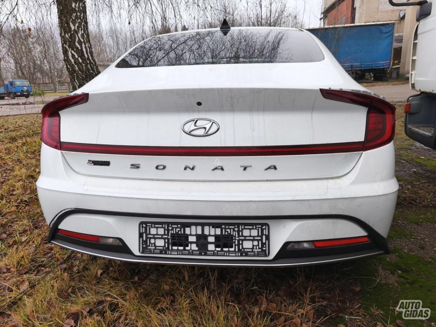 White Hyundai Sonata 2021 in Kaunas, with an engine capacity of 2.50 L and mileage of 141 thousand km for 4700 €, photo 6 on AUTOMOTO.COM.LV