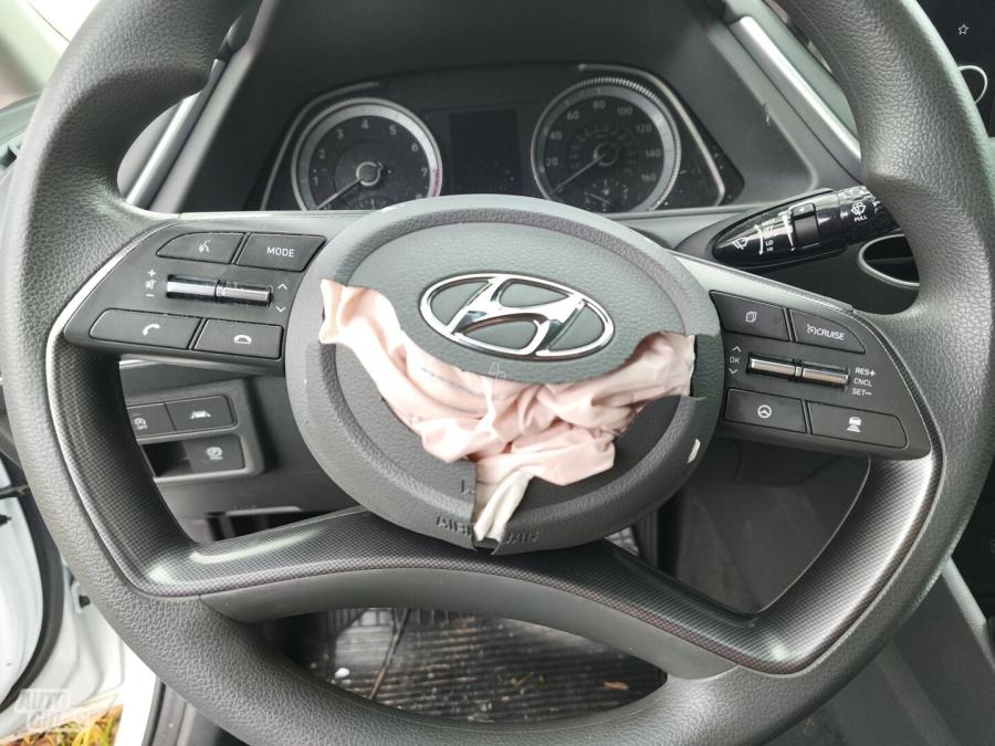 White Hyundai Sonata 2021 in Kaunas, with an engine capacity of 2.50 L and mileage of 141 thousand km for 4700 €, photo 13 on AUTOMOTO.COM.LV