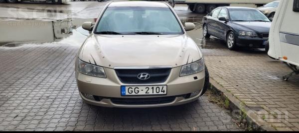Yellow Hyundai Sonata 2006 in Riga, with an engine capacity of 2.40 L and mileage of 286 thousand km for 950 €, photo 4 on AUTOMOTO.COM.LV