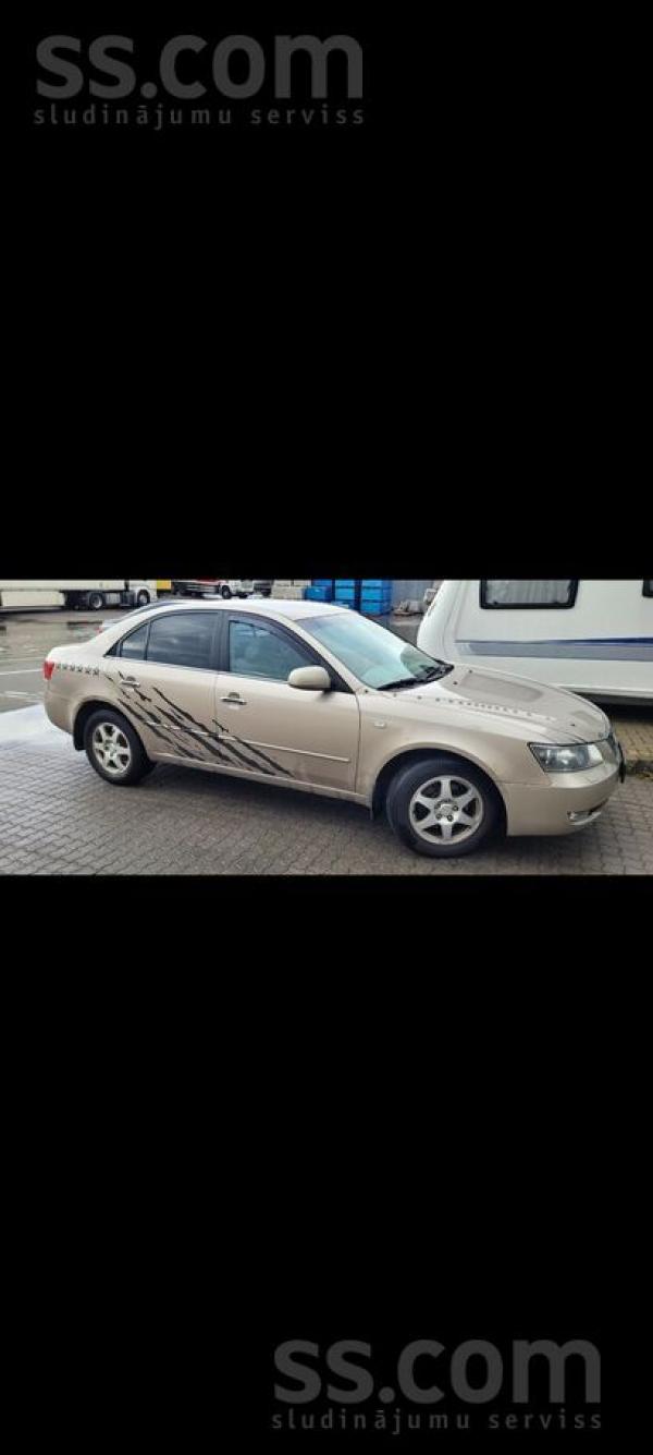 Yellow Hyundai Sonata 2006 in Riga, with an engine capacity of 2.40 L and mileage of 286 thousand km for 950 €, photo 5 on AUTOMOTO.COM.LV