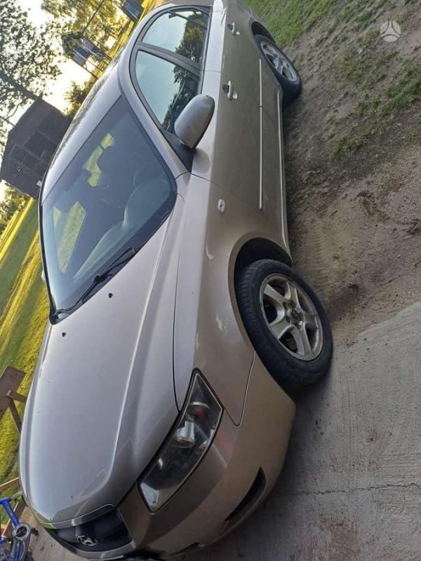Yellow Hyundai Sonata 2007 in Silale, with an engine capacity of 2.00 L and mileage of 280 thousand km for 650 €, photo 1 on AUTOMOTO.COM.LV