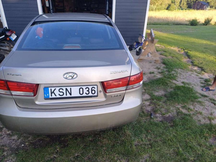 Yellow Hyundai Sonata 2007 in Silale, with an engine capacity of 2.00 L and mileage of 280 thousand km for 650 €, photo 4 on AUTOMOTO.COM.LV