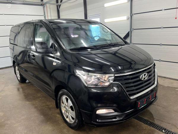 Hyundai Starex 2020 Viļņa vietnē Melns Hyundai Starex 2020 Viļņa, ar dzinēja tilpumu 2.50 L un nobraukumu 180 tūkst. km par 16698 €, foto 1 vietnē AUTOMOTO.COM.LV