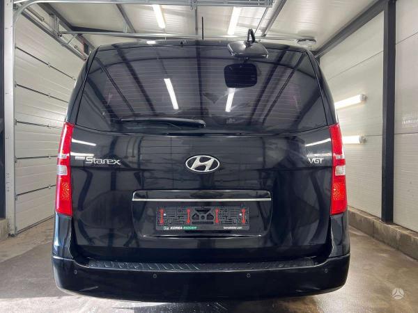 Hyundai Starex 2020 Viļņa vietnē Melns Hyundai Starex 2020 Viļņa, ar dzinēja tilpumu 2.50 L un nobraukumu 180 tūkst. km par 16698 €, foto 7 vietnē AUTOMOTO.COM.LV