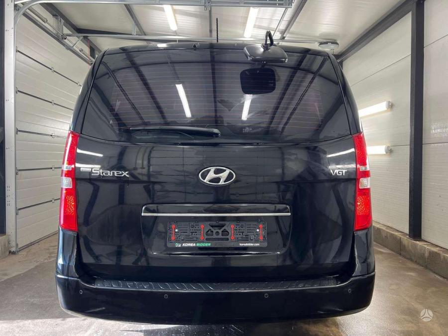 Melns Hyundai Starex 2020 Viļņa, ar dzinēja tilpumu 2.50 L un nobraukumu 180 tūkst. km par 16698 €, foto 7 vietnē AUTOMOTO.COM.LV