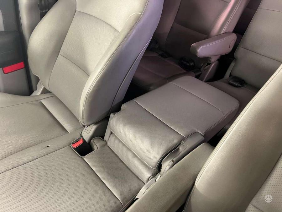 Melns Hyundai Starex 2020 Viļņa, ar dzinēja tilpumu 2.50 L un nobraukumu 180 tūkst. km par 16698 €, foto 14 vietnē AUTOMOTO.COM.LV