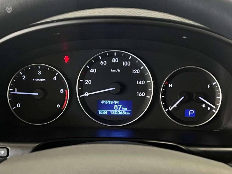 Melns Hyundai Starex 2020 Viļņa, ar dzinēja tilpumu 2.50 L un nobraukumu 180 tūkst. km par 16698 €, foto 21 vietnē AUTOMOTO.COM.LV