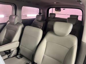 Melns Hyundai Starex 2020 Viļņa, ar dzinēja tilpumu 2.50 L un nobraukumu 180 tūkst. km par 16698 €, foto 23 vietnē AUTOMOTO.COM.LV