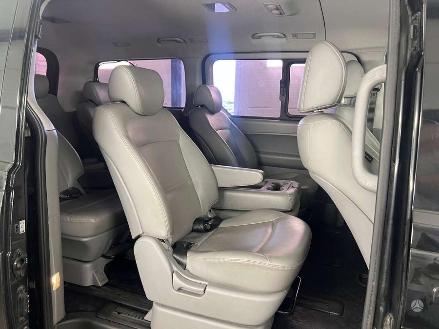 Melns Hyundai Starex 2020 Viļņa, ar dzinēja tilpumu 2.50 L un nobraukumu 180 tūkst. km par 16698 €, foto 28 vietnē AUTOMOTO.COM.LV