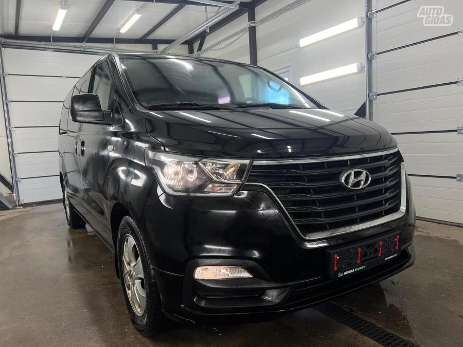 Black Hyundai Starex 2020 in Aukstieji Rusokai, with an engine capacity of 2.50 L and mileage of 180 thousand km for 16698 €, photo 1 on AUTOMOTO.COM.LV