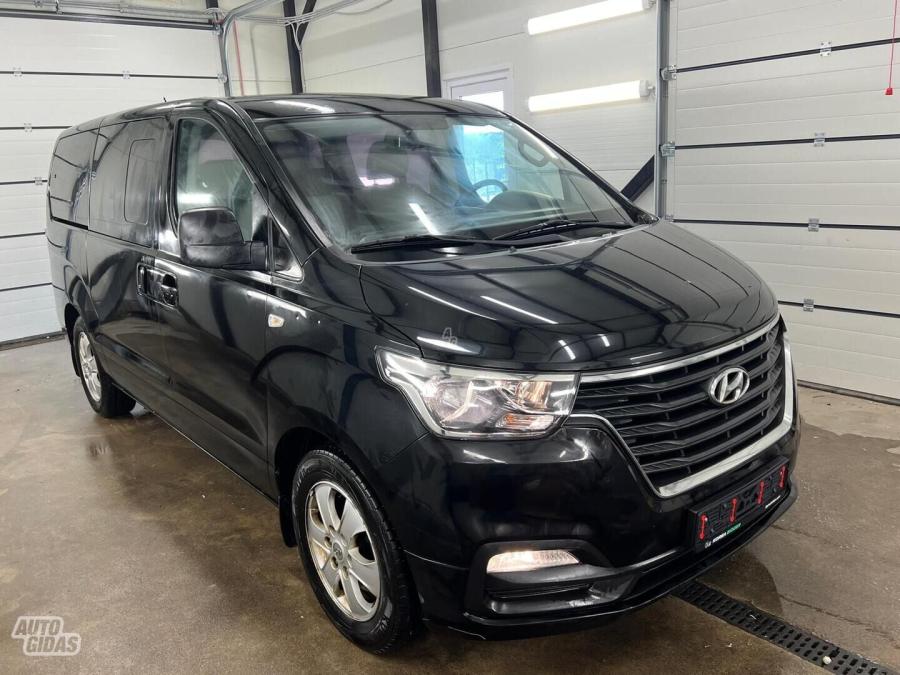 Black Hyundai Starex 2020 in Aukstieji Rusokai, with an engine capacity of 2.50 L and mileage of 180 thousand km for 16698 €, photo 3 on AUTOMOTO.COM.LV