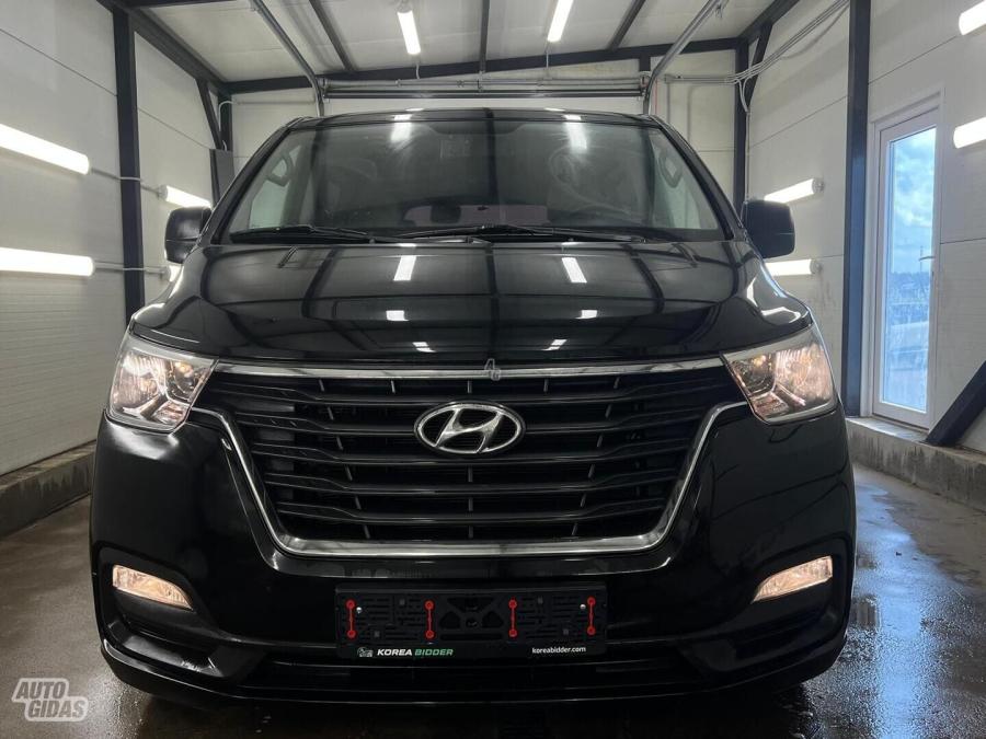 Black Hyundai Starex 2020 in Aukstieji Rusokai, with an engine capacity of 2.50 L and mileage of 180 thousand km for 16698 €, photo 4 on AUTOMOTO.COM.LV