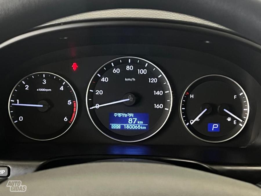 Black Hyundai Starex 2020 in Aukstieji Rusokai, with an engine capacity of 2.50 L and mileage of 180 thousand km for 16698 €, photo 19 on AUTOMOTO.COM.LV