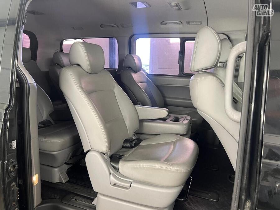 Black Hyundai Starex 2020 in Aukstieji Rusokai, with an engine capacity of 2.50 L and mileage of 180 thousand km for 16698 €, photo 29 on AUTOMOTO.COM.LV