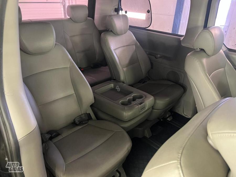 Black Hyundai Starex 2020 in Aukstieji Rusokai, with an engine capacity of 2.50 L and mileage of 180 thousand km for 16698 €, photo 30 on AUTOMOTO.COM.LV