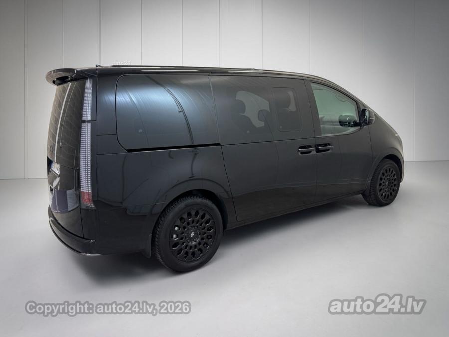 Black Hyundai Staria 2025 in Tallinn, with an engine capacity of 1.60 L and mileage of 24 thousand km for 53990 €, photo 6 on AUTOMOTO.COM.LV