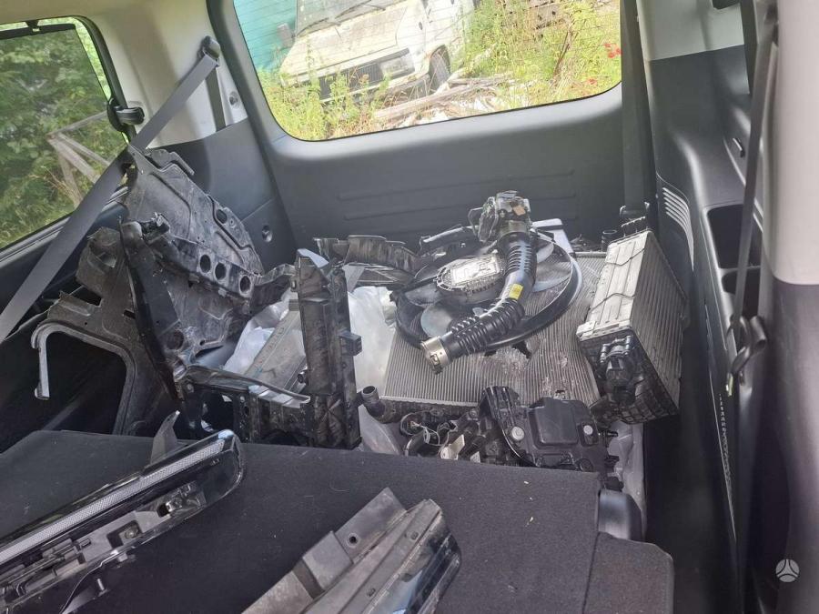 Zils Hyundai Staria 2025 Kauņa, ar dzinēja tilpumu 1.60 L un nobraukumu 29 tūkst. km par 16335 €, foto 11 vietnē AUTOMOTO.COM.LV