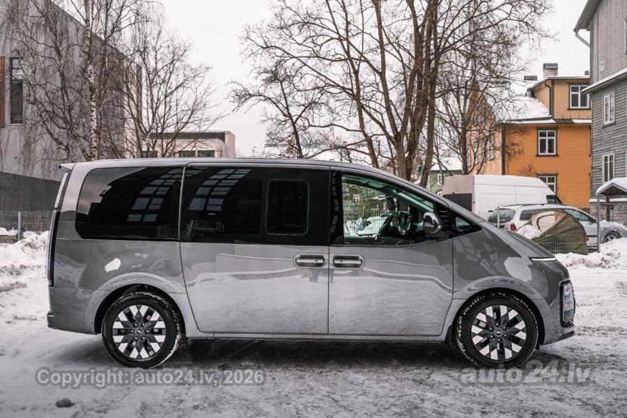 Pelēks Hyundai Staria 2022 Tallina, ar dzinēja tilpumu 2.20 L un nobraukumu 81 tūkst. km par 36500 €, foto 4 vietnē AUTOMOTO.COM.LV
