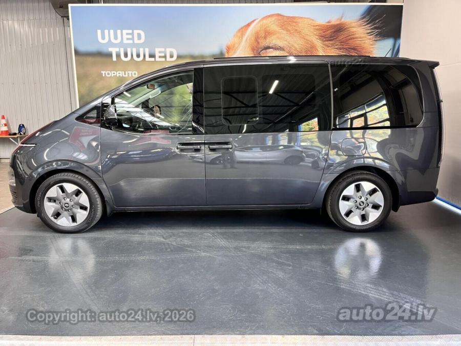 Pelēks Hyundai Staria 2023 Tallina, ar dzinēja tilpumu 2.20 L un nobraukumu 116 tūkst. km par 37900 €, foto 25 vietnē AUTOMOTO.COM.LV