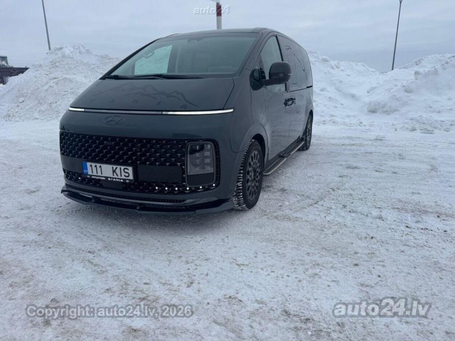 Pelēks Hyundai Staria 2023 Tallina, ar dzinēja tilpumu 2.20 L un nobraukumu 41 tūkst. km par 43800 €, foto 1 vietnē AUTOMOTO.COM.LV
