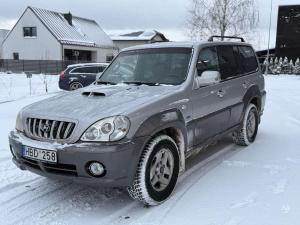 Black Hyundai Terracan 2004 in Vilnius, with an engine capacity of 2.90 L and mileage of 388 thousand km for 2950 €, photo 2 on AUTOMOTO.COM.LV