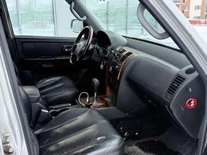 Black Hyundai Terracan 2004 in Vilnius, with an engine capacity of 2.90 L and mileage of 388 thousand km for 2950 €, photo 7 on AUTOMOTO.COM.LV
