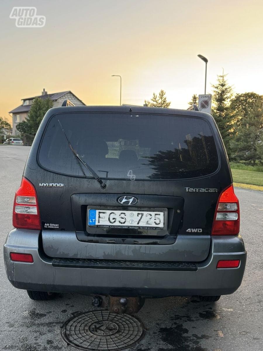Black Hyundai Terracan 2004 in Salcininkai, with an engine capacity of 2.90 L and mileage of 3 thousand km for 1400 €, photo 6 on AUTOMOTO.COM.LV