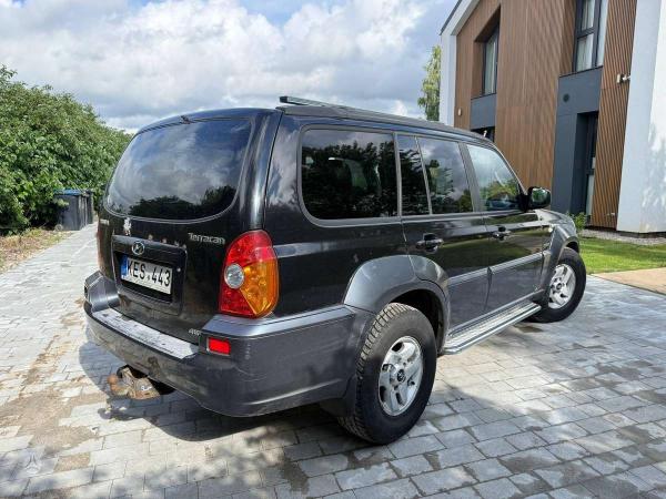 Melns Hyundai Terracan 2004 Viļņa, ar dzinēja tilpumu 2.90 L un nobraukumu 293 tūkst. km par 2690 €, foto 4 vietnē AUTOMOTO.COM.LV