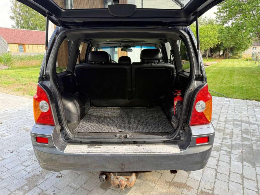 Black Hyundai Terracan 2004 in Vilnius, with an engine capacity of 2.90 L and mileage of 293 thousand km for 2690 €, photo 8 on AUTOMOTO.COM.LV