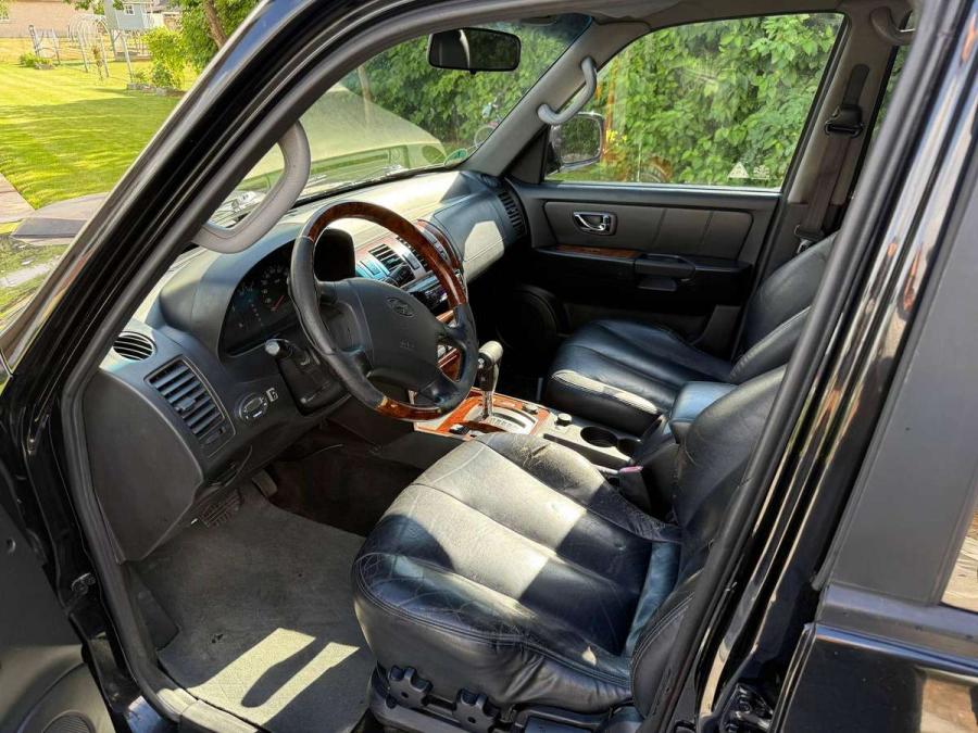 Black Hyundai Terracan 2004 in Vilnius, with an engine capacity of 2.90 L and mileage of 293 thousand km for 2690 €, photo 10 on AUTOMOTO.COM.LV