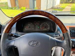 Black Hyundai Terracan 2004 in Vilnius, with an engine capacity of 2.90 L and mileage of 293 thousand km for 2690 €, photo 11 on AUTOMOTO.COM.LV