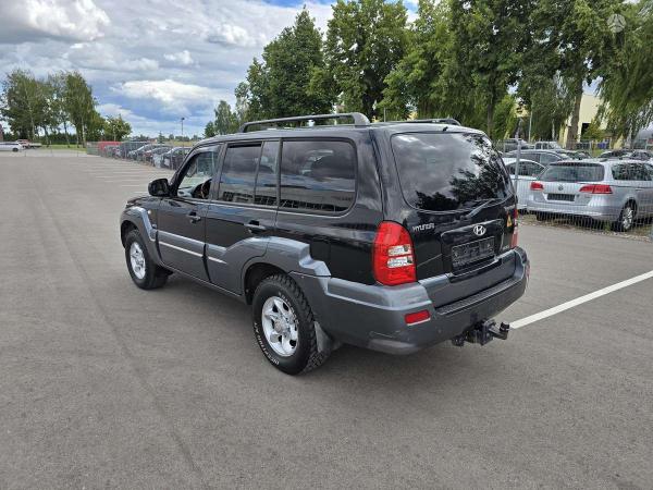 Black Hyundai Terracan 2004 in Marijampole, with an engine capacity of 2.90 L and mileage of 290 thousand km for 2999 €, photo 7 on AUTOMOTO.COM.LV