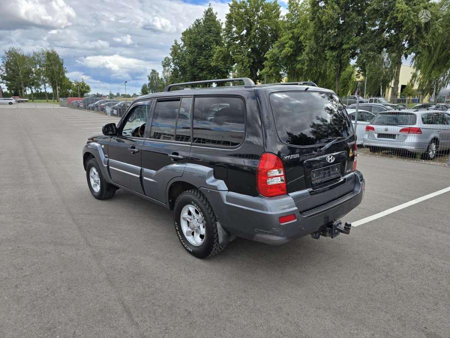 Black Hyundai Terracan 2004 in Marijampole, with an engine capacity of 2.90 L and mileage of 290 thousand km for 2999 €, photo 7 on AUTOMOTO.COM.LV