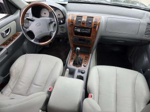 Black Hyundai Terracan 2004 in Marijampole, with an engine capacity of 2.90 L and mileage of 290 thousand km for 2999 €, photo 14 on AUTOMOTO.COM.LV