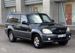Melns Hyundai Terracan 2004 Viļņa, ar dzinēja tilpumu 2.90 L un nobraukumu 400 tūkst. km par 2000 €, foto  vietnē AUTOMOTO.COM.LV