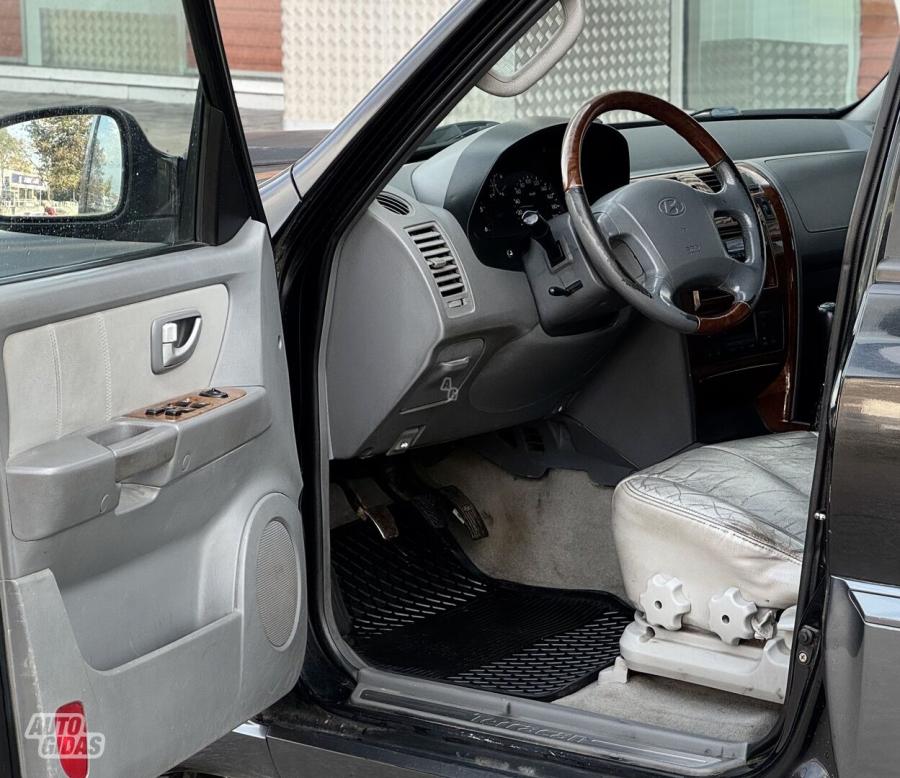 Melns Hyundai Terracan 2004 Viļņa, ar dzinēja tilpumu 2.90 L un nobraukumu 400 tūkst. km par 2000 €, foto 6 vietnē AUTOMOTO.COM.LV