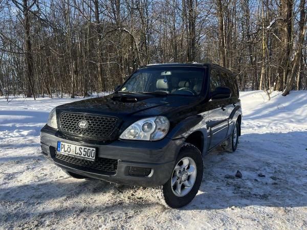 Black Hyundai Terracan 2005 in Vilnius, with an engine capacity of 2.90 L and mileage of 320 thousand km for 2700 €, photo 1 on AUTOMOTO.COM.LV