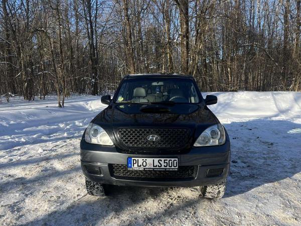 Black Hyundai Terracan 2005 in Vilnius, with an engine capacity of 2.90 L and mileage of 320 thousand km for 2700 €, photo 2 on AUTOMOTO.COM.LV