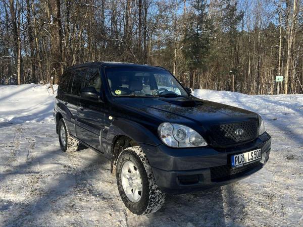 Black Hyundai Terracan 2005 in Vilnius, with an engine capacity of 2.90 L and mileage of 320 thousand km for 2700 €, photo 3 on AUTOMOTO.COM.LV