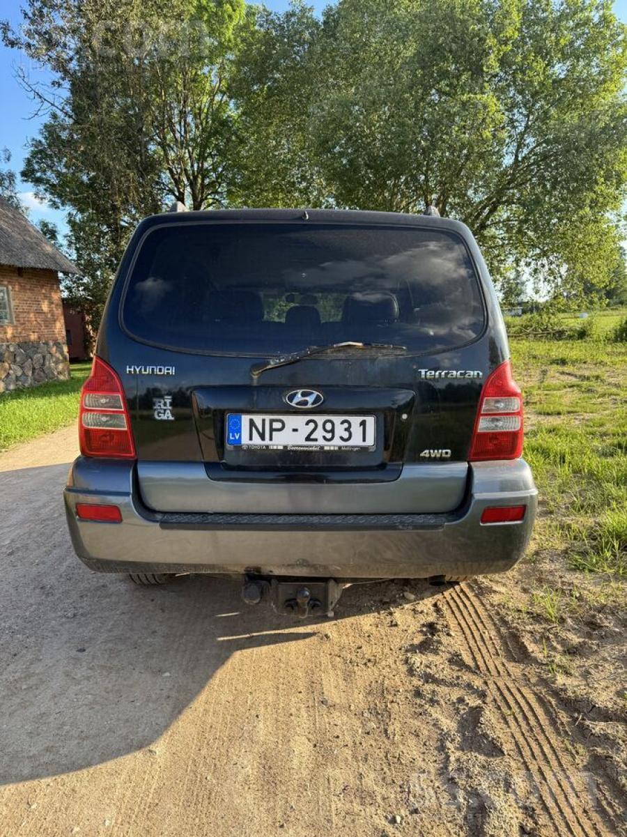 Melns Hyundai Terracan 2005 Ogre, ar dzinēja tilpumu 2.90 L un nobraukumu 307 tūkst. km par 2900 €, foto 4 vietnē AUTOMOTO.COM.LV