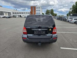 Black Hyundai Terracan 2005 in Marijampole, with an engine capacity of 2.90 L and mileage of 290 thousand km for 3100 €, photo 6 on AUTOMOTO.COM.LV