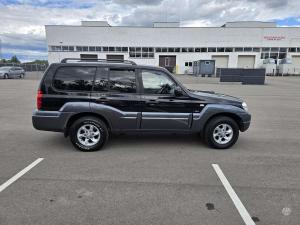 Black Hyundai Terracan 2005 in Marijampole, with an engine capacity of 2.90 L and mileage of 290 thousand km for 3100 €, photo 9 on AUTOMOTO.COM.LV