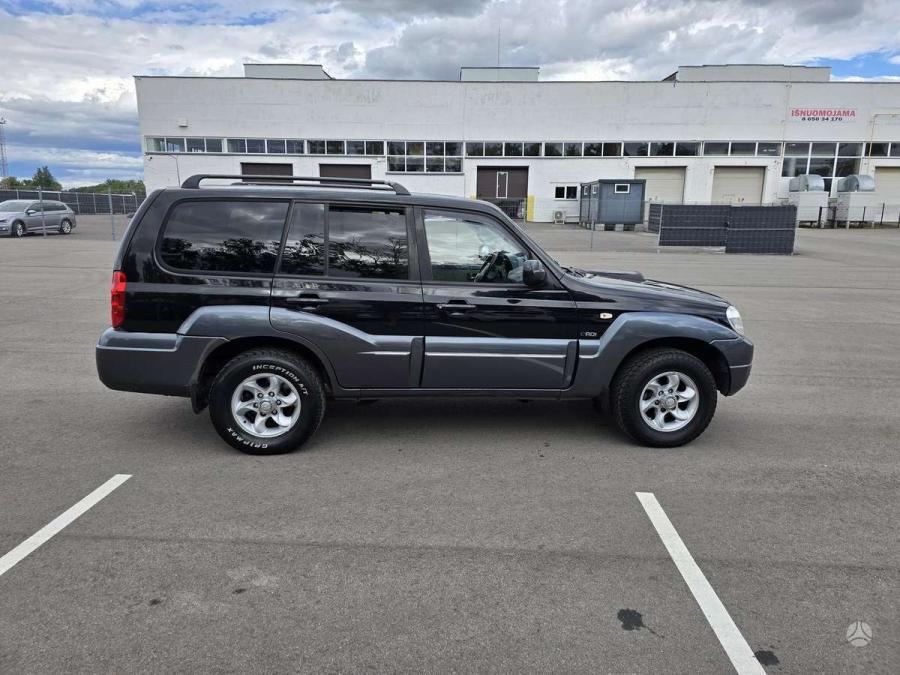 Black Hyundai Terracan 2005 in Marijampole, with an engine capacity of 2.90 L and mileage of 290 thousand km for 3100 €, photo 9 on AUTOMOTO.COM.LV