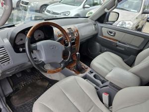 Black Hyundai Terracan 2005 in Marijampole, with an engine capacity of 2.90 L and mileage of 290 thousand km for 3100 €, photo 12 on AUTOMOTO.COM.LV