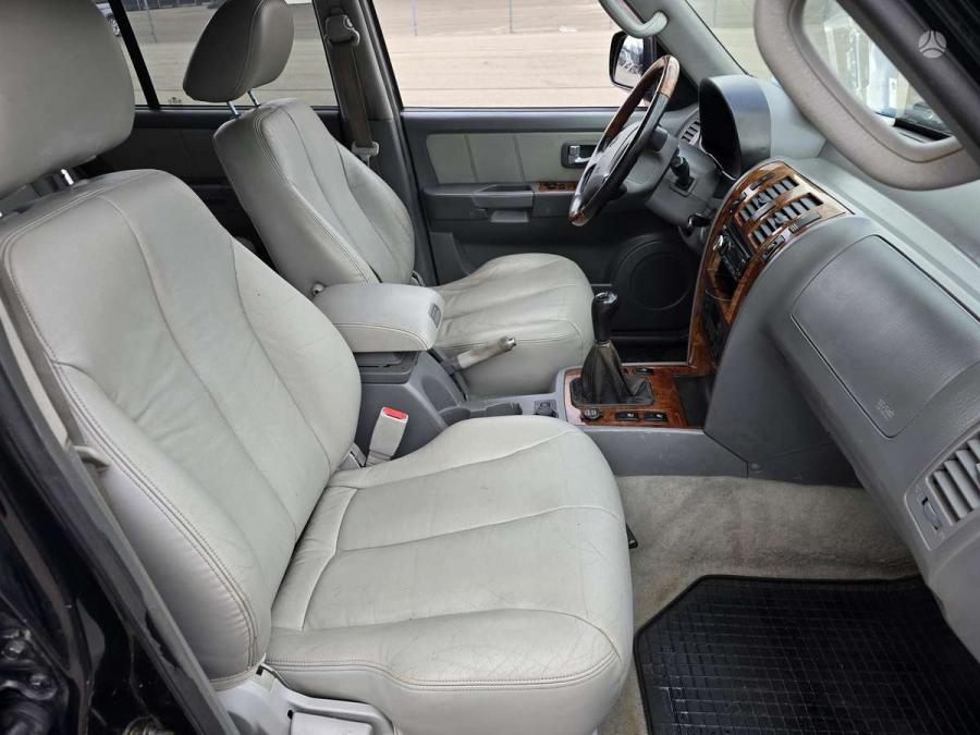 Black Hyundai Terracan 2005 in Marijampole, with an engine capacity of 2.90 L and mileage of 290 thousand km for 3100 €, photo 13 on AUTOMOTO.COM.LV