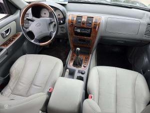 Black Hyundai Terracan 2005 in Marijampole, with an engine capacity of 2.90 L and mileage of 290 thousand km for 3100 €, photo 14 on AUTOMOTO.COM.LV