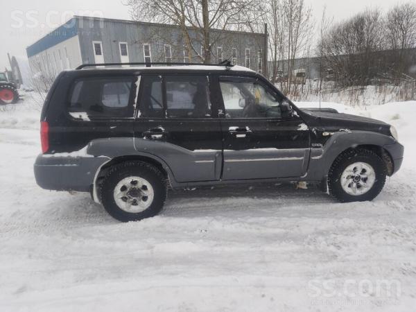 Black Hyundai Terracan 2006 in Rezekne, with an engine capacity of 2.90 L and mileage of 249 thousand km for 3050 €, photo 3 on AUTOMOTO.COM.LV