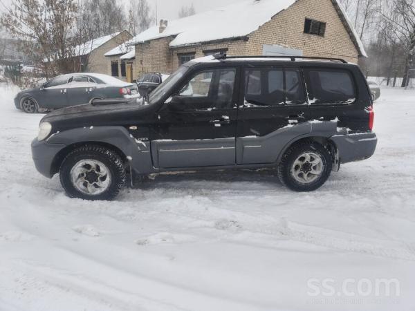 Black Hyundai Terracan 2006 in Rezekne, with an engine capacity of 2.90 L and mileage of 249 thousand km for 3050 €, photo 4 on AUTOMOTO.COM.LV